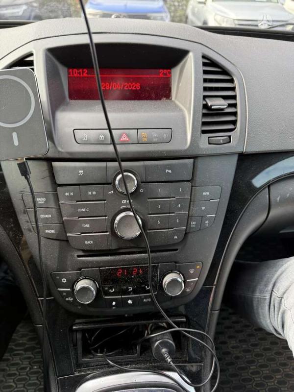 Grey Opel Insignia 2010 in Vilnius, with an engine capacity of 2.00 L and mileage of 289 thousand km for 1600 €, photo 8 on AUTOMOTO.COM.LV