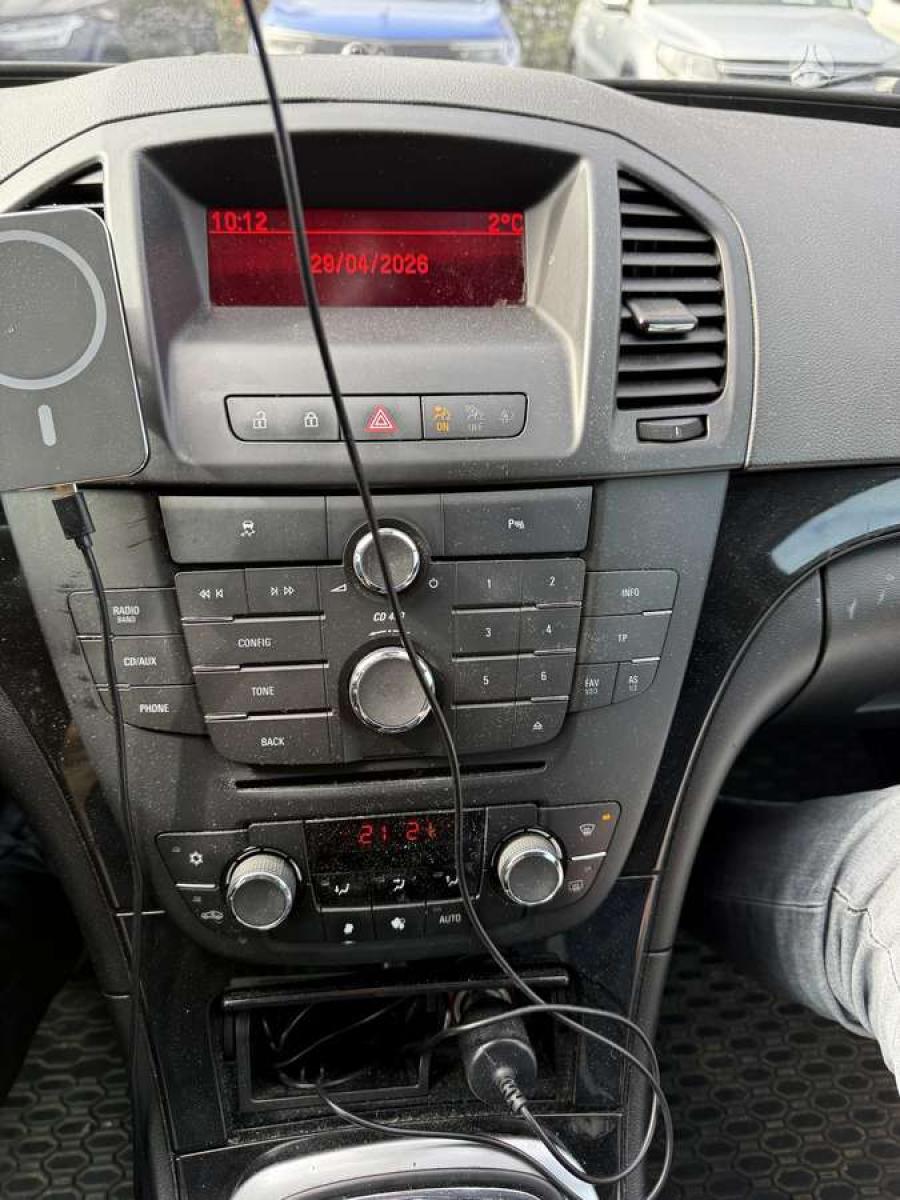 Grey Opel Insignia 2010 in Vilnius, with an engine capacity of 2.00 L and mileage of 289 thousand km for 1600 €, photo 9 on AUTOMOTO.COM.LV