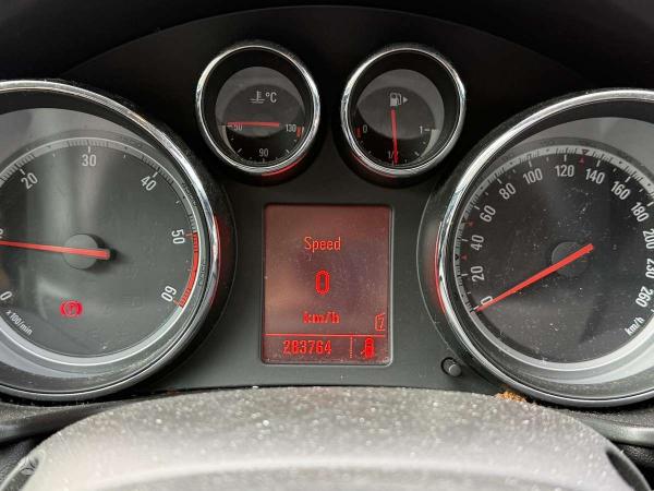 Grey Opel Insignia 2010 in Vilnius, with an engine capacity of 2.00 L and mileage of 289 thousand km for 1600 €, photo 9 on AUTOMOTO.COM.LV