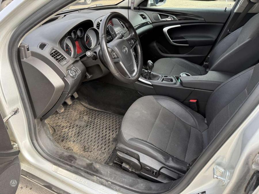Grey Opel Insignia 2010 in Vilnius, with an engine capacity of 2.00 L and mileage of 289 thousand km for 1600 €, photo 11 on AUTOMOTO.COM.LV