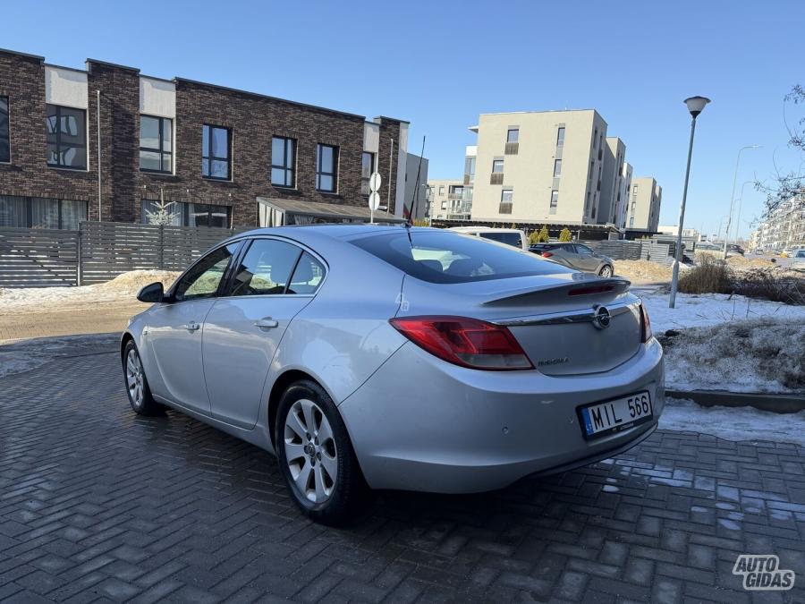 Grey Opel Insignia 2011 in Vilnius, with an engine capacity of 1.80 L and mileage of 273 thousand km for 2500 €, photo 4 on AUTOMOTO.COM.LV