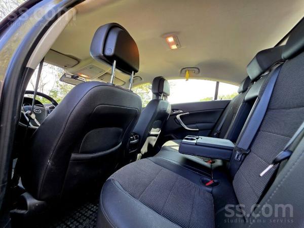 Pelēks Opel Insignia 2011 Rīga, ar dzinēja tilpumu 2.00 L un nobraukumu 216 tūkst. km par 1600 €, foto 6 vietnē AUTOMOTO.COM.LV