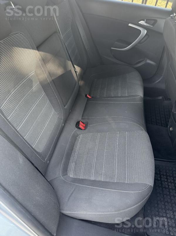 Grey Opel Insignia 2011 in Jekabpils, with an engine capacity of 2.00 L and mileage of 309 thousand km for 2200 €, photo 6 on AUTOMOTO.COM.LV
