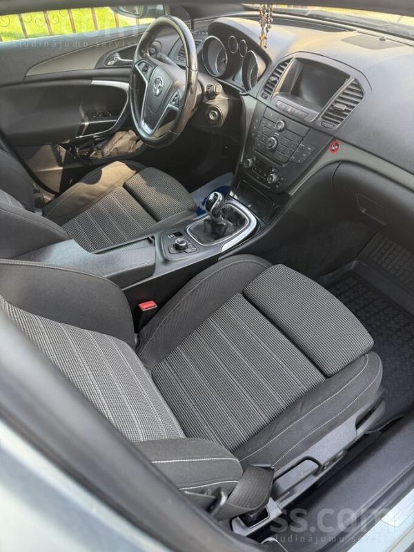 Grey Opel Insignia 2011 in Jekabpils, with an engine capacity of 2.00 L and mileage of 309 thousand km for 2200 €, photo 7 on AUTOMOTO.COM.LV