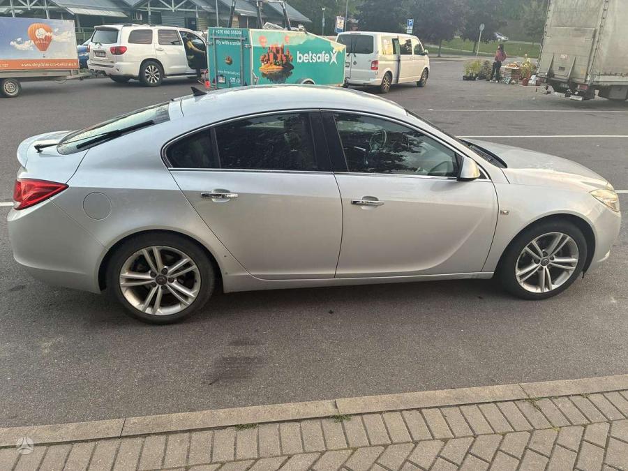 Grey Opel Insignia 2011 in Trakai, with an engine capacity of 1.96 L and mileage of 315 thousand km for 2400 €, photo 4 on AUTOMOTO.COM.LV