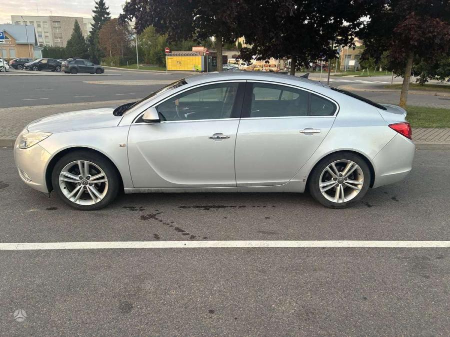 Grey Opel Insignia 2011 in Trakai, with an engine capacity of 1.96 L and mileage of 315 thousand km for 2400 €, photo 9 on AUTOMOTO.COM.LV