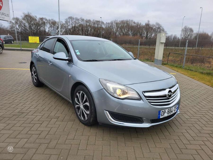 Grey Opel Insignia 2015 in Taurage, with an engine capacity of 1.96 L and mileage of 296 thousand km for 5200 €, photo 1 on AUTOMOTO.COM.LV