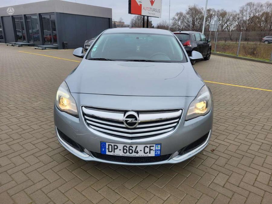Grey Opel Insignia 2015 in Taurage, with an engine capacity of 1.96 L and mileage of 296 thousand km for 5200 €, photo 3 on AUTOMOTO.COM.LV