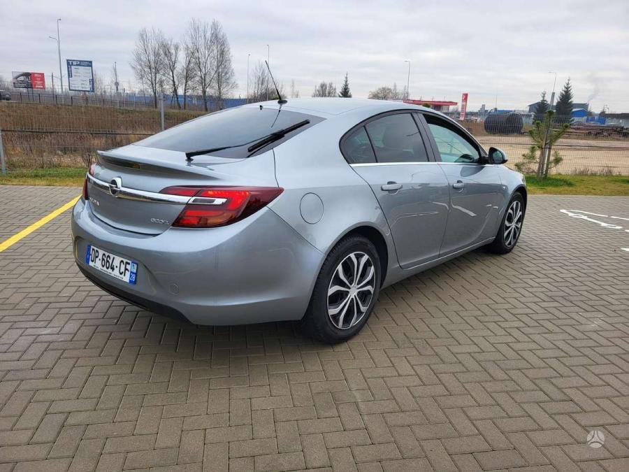 Grey Opel Insignia 2015 in Taurage, with an engine capacity of 1.96 L and mileage of 296 thousand km for 5200 €, photo 4 on AUTOMOTO.COM.LV