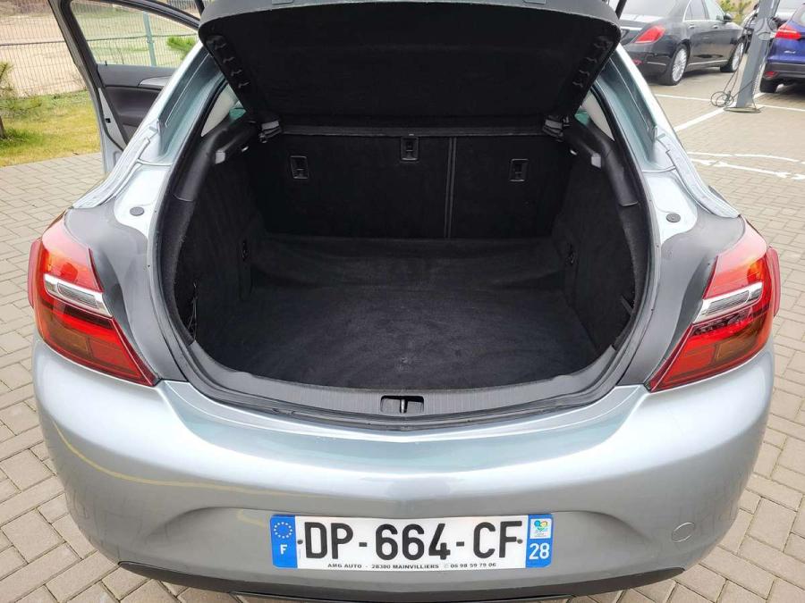 Grey Opel Insignia 2015 in Taurage, with an engine capacity of 1.96 L and mileage of 296 thousand km for 5200 €, photo 11 on AUTOMOTO.COM.LV