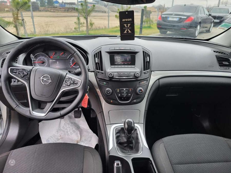 Grey Opel Insignia 2015 in Taurage, with an engine capacity of 1.96 L and mileage of 296 thousand km for 5200 €, photo 12 on AUTOMOTO.COM.LV