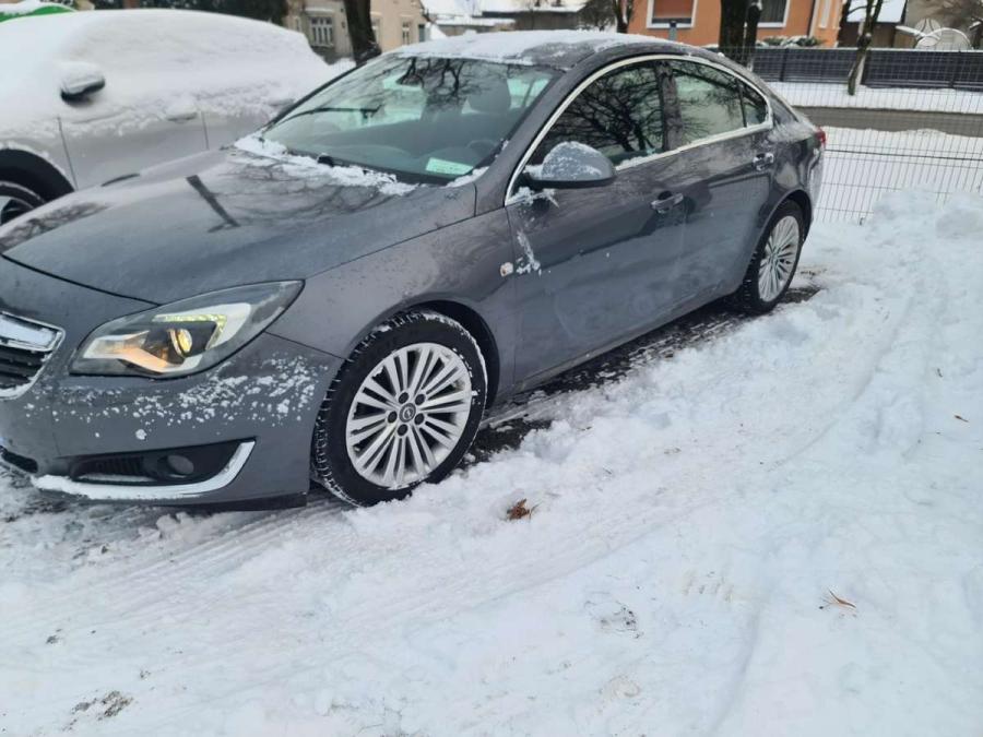Grey Opel Insignia 2015 in Taurage, with an engine capacity of 1.60 L and mileage of 143 thousand km for 5500 €, photo 1 on AUTOMOTO.COM.LV