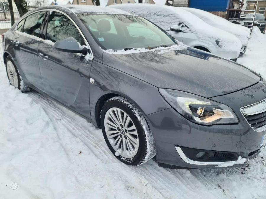 Grey Opel Insignia 2015 in Taurage, with an engine capacity of 1.60 L and mileage of 143 thousand km for 5500 €, photo 2 on AUTOMOTO.COM.LV