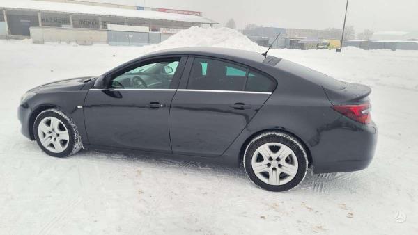 Grey Opel Insignia 2015 in Siauliai, with an engine capacity of 2.00 L and mileage of 200 thousand km for 5750 €, photo 4 on AUTOMOTO.COM.LV