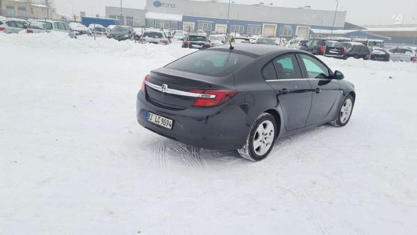 Grey Opel Insignia 2015 in Siauliai, with an engine capacity of 2.00 L and mileage of 200 thousand km for 5750 €, photo 5 on AUTOMOTO.COM.LV