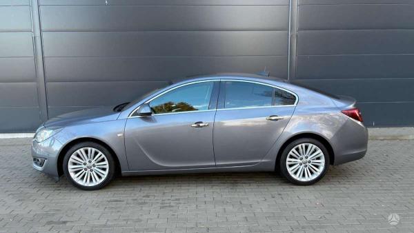 Grey Opel Insignia 2016 in Kaunas, with an engine capacity of 1.96 L and mileage of 300 thousand km for 6900 €, photo 2 on AUTOMOTO.COM.LV