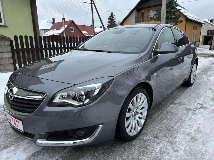Grey Opel Insignia 2016 in Prienai, with an engine capacity of 1.96 L and mileage of 204 thousand km for 5900 €, photo 1 on AUTOMOTO.COM.LV