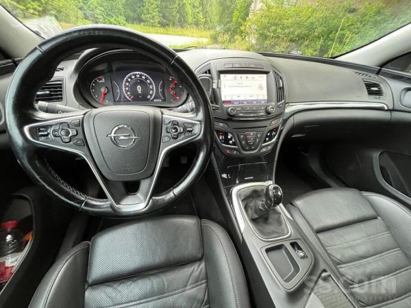 Grey Opel Insignia 2016 in Riga, with an engine capacity of 1.60 L and mileage of 252 thousand km for 7000 €, photo 9 on AUTOMOTO.COM.LV