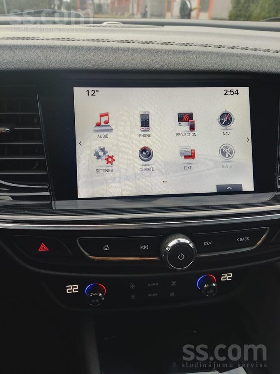 Grey Opel Insignia 2017 in Riga, with an engine capacity of 1.60 L and mileage of 0 thousand km for 6250 €, photo 9 on AUTOMOTO.COM.LV
