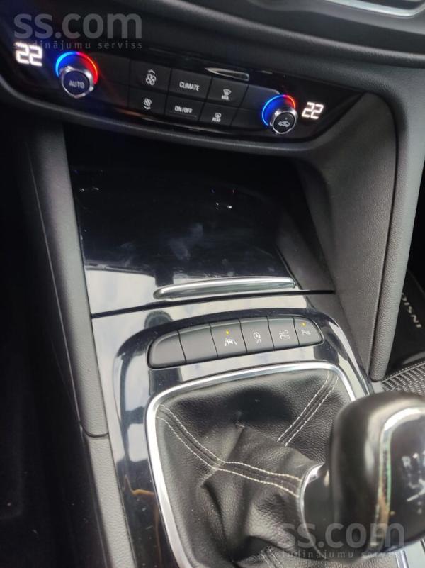 Grey Opel Insignia 2017 in Riga, with an engine capacity of 1.60 L and mileage of 0 thousand km for 6250 €, photo 9 on AUTOMOTO.COM.LV