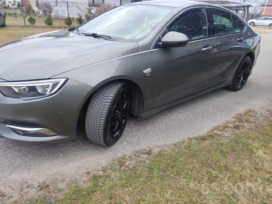 Grey Opel Insignia 2017 in Riga, with an engine capacity of 1.60 L and mileage of 0 thousand km for 6250 €, photo 12 on AUTOMOTO.COM.LV
