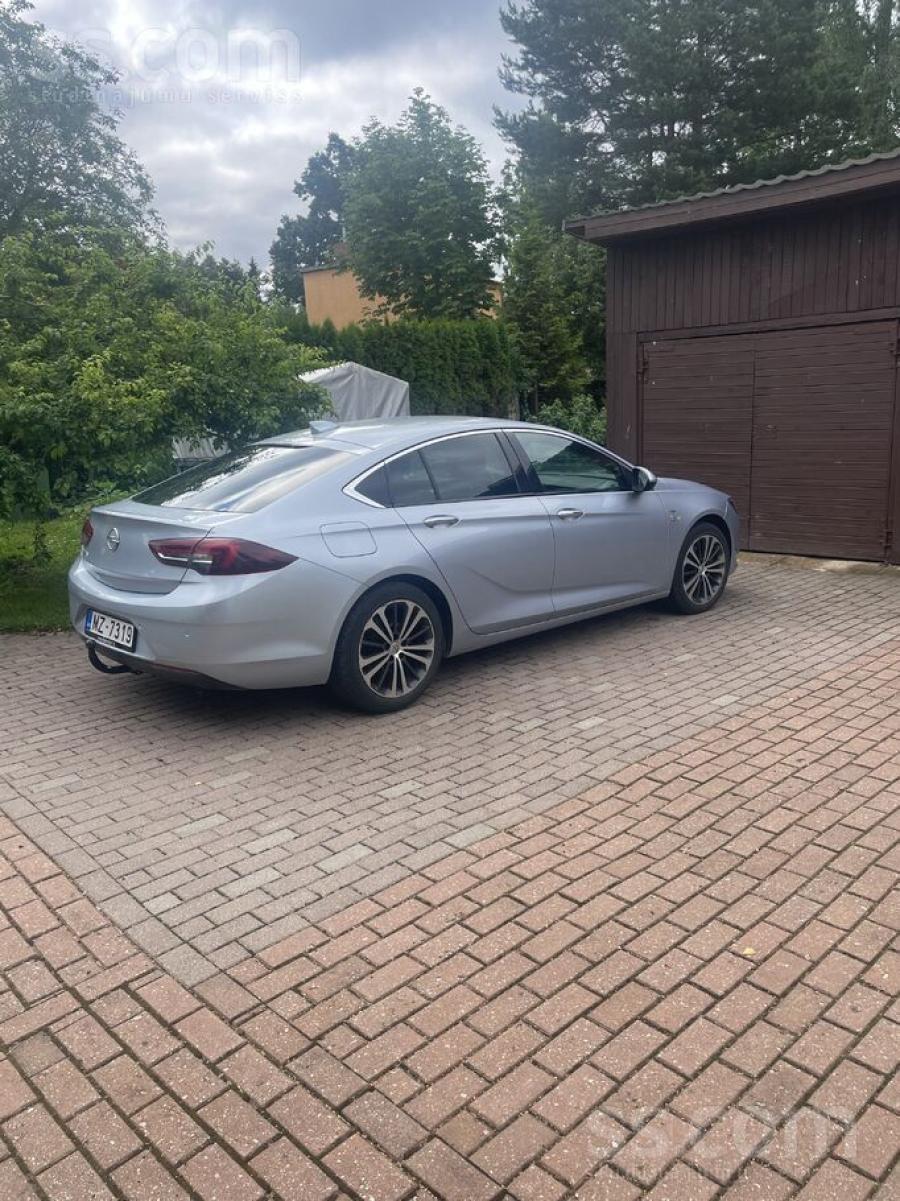 Grey Opel Insignia 2017 in Ogre, with an engine capacity of 1.60 L and mileage of 239 thousand km for 9150 €, photo 4 on AUTOMOTO.COM.LV