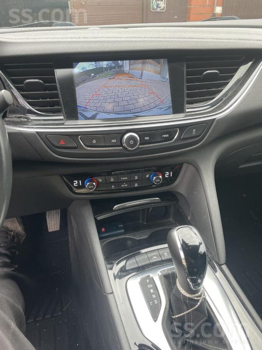 Grey Opel Insignia 2017 in Ogre, with an engine capacity of 1.60 L and mileage of 239 thousand km for 9150 €, photo 6 on AUTOMOTO.COM.LV