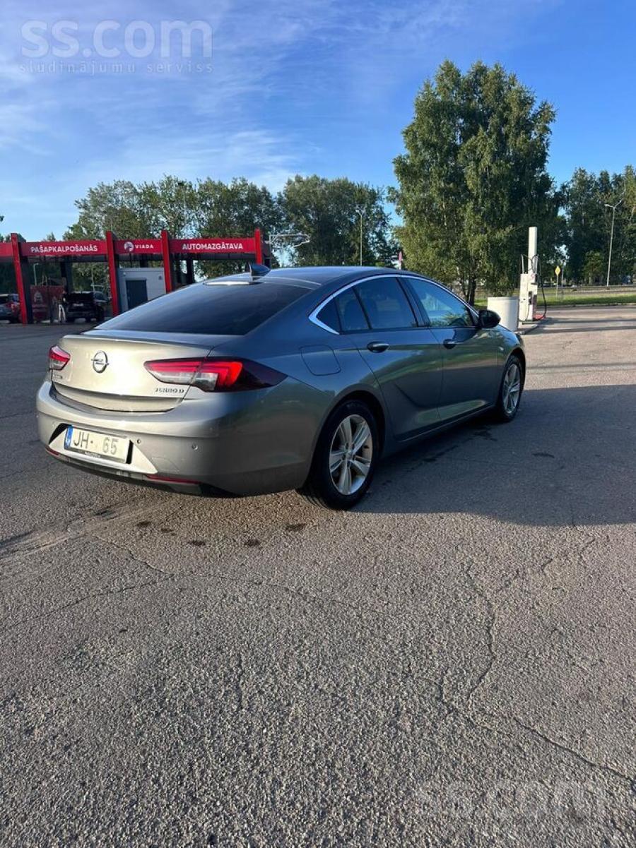 Grey Opel Insignia 2017 in Riga, with an engine capacity of 1.60 L and mileage of 191 thousand km for 9500 €, photo 5 on AUTOMOTO.COM.LV