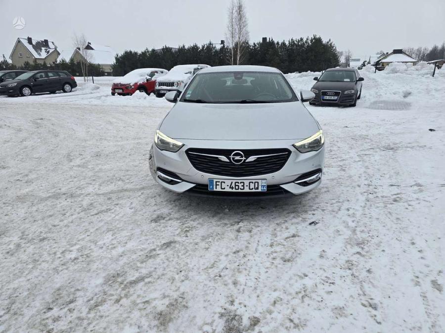 Grey Opel Insignia 2018 in Taurage, with an engine capacity of 1.60 L and mileage of 172 thousand km for 8200 €, photo 1 on AUTOMOTO.COM.LV