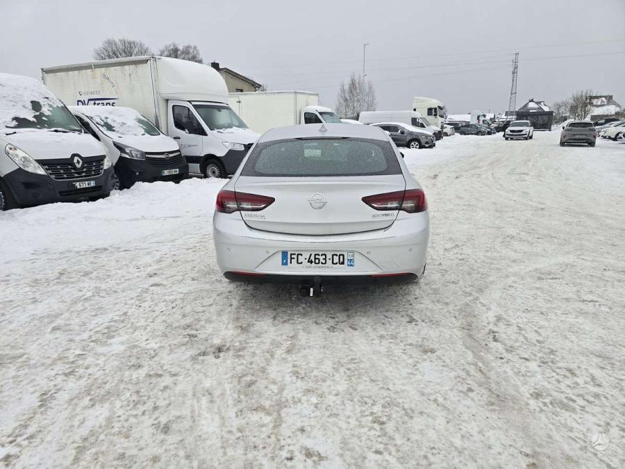 Grey Opel Insignia 2018 in Taurage, with an engine capacity of 1.60 L and mileage of 172 thousand km for 8200 €, photo 6 on AUTOMOTO.COM.LV
