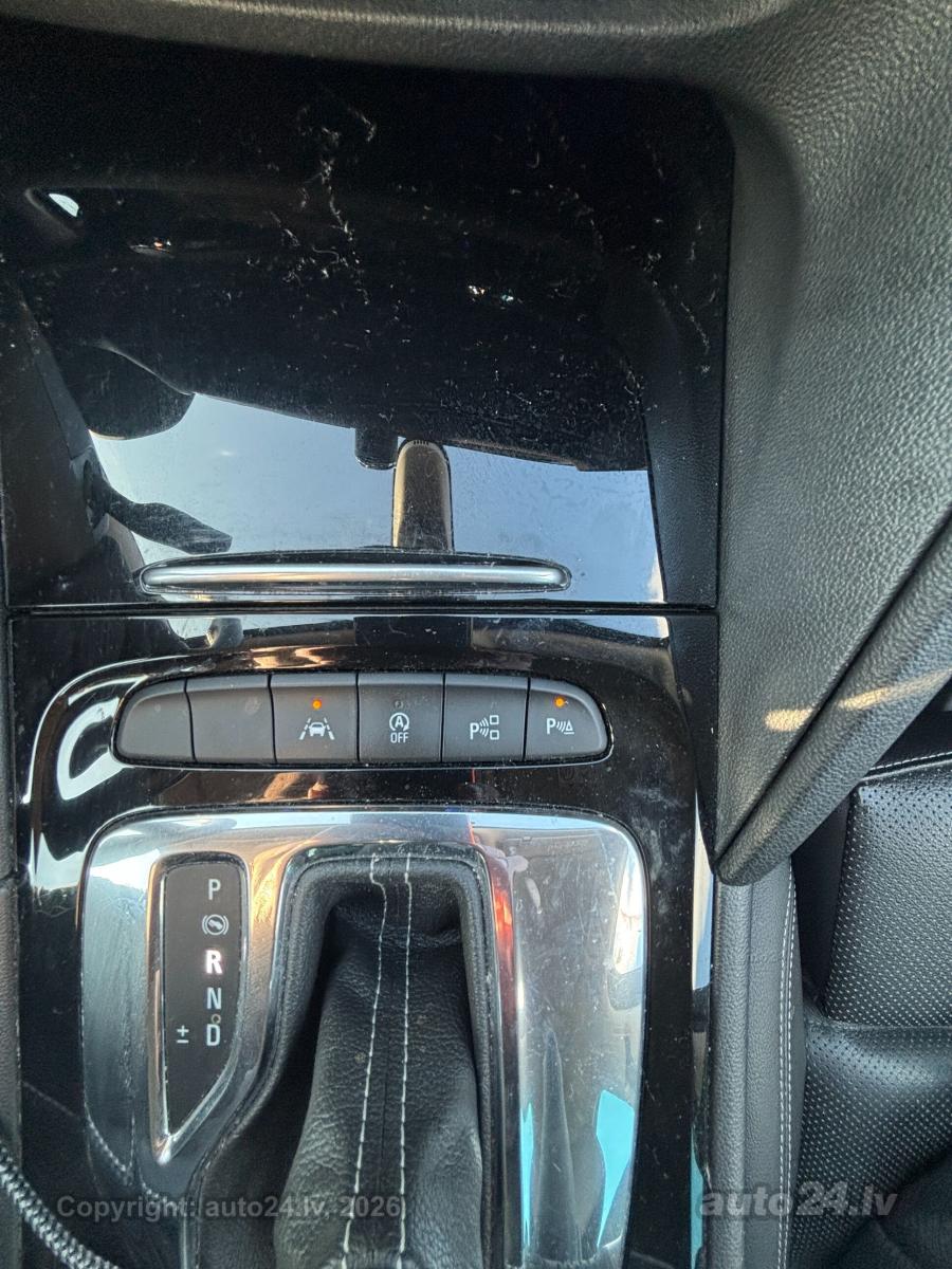 Grey Opel Insignia 2018 in Tartu, with an engine capacity of 1.50 L and mileage of 171 thousand km for 11999 €, photo 17 on AUTOMOTO.COM.LV