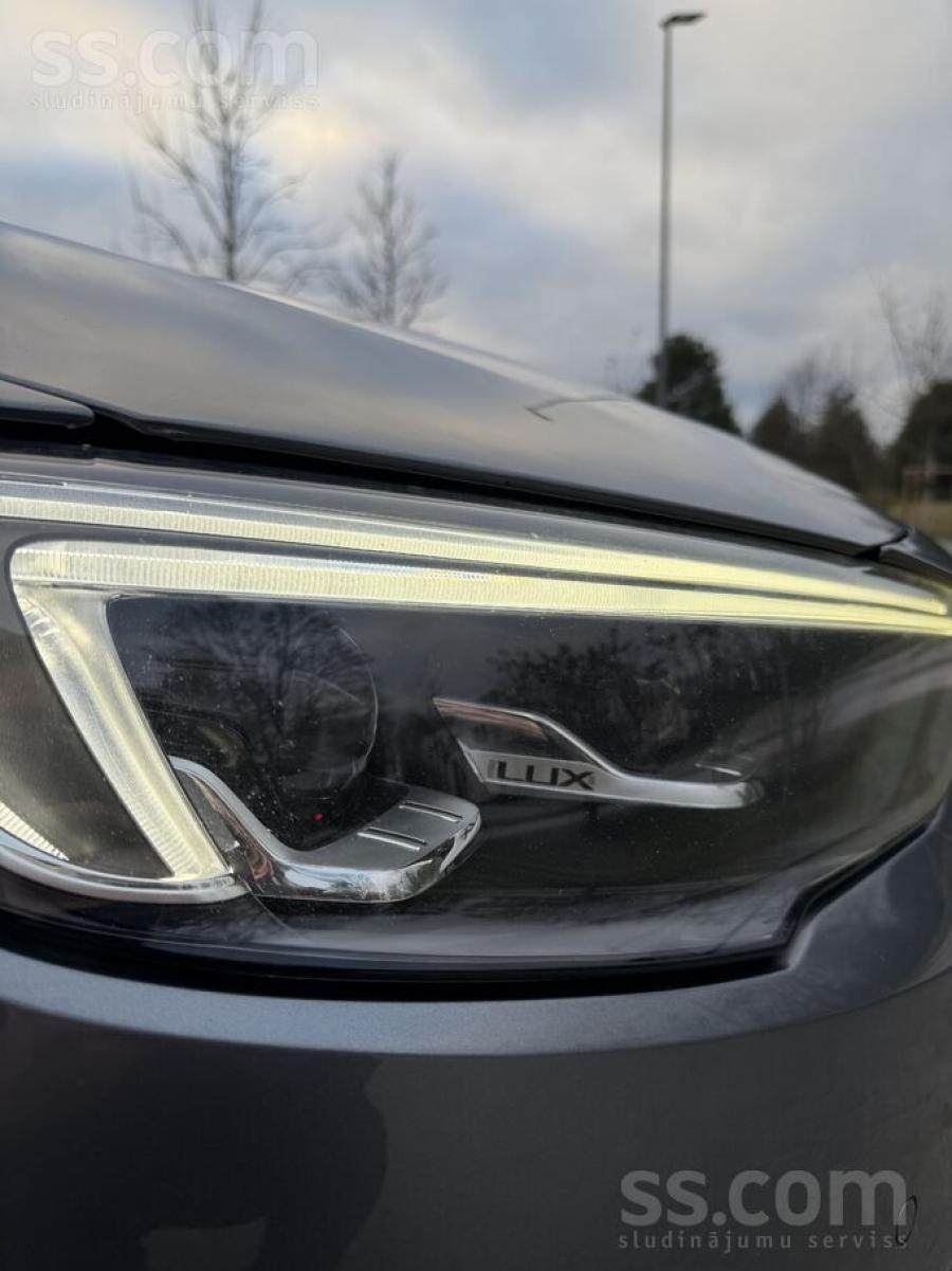 Grey Opel Insignia 2019 in Riga, with an engine capacity of 1.50 L and mileage of 140 thousand km for 11500 €, photo 8 on AUTOMOTO.COM.LV
