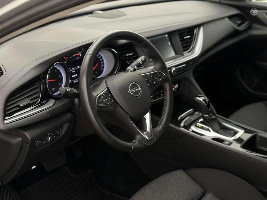 Grey Opel Insignia 2020 in Vilnius, with an engine capacity of 1.60 L and mileage of 43 thousand km for 15950 €, photo 9 on AUTOMOTO.COM.LV