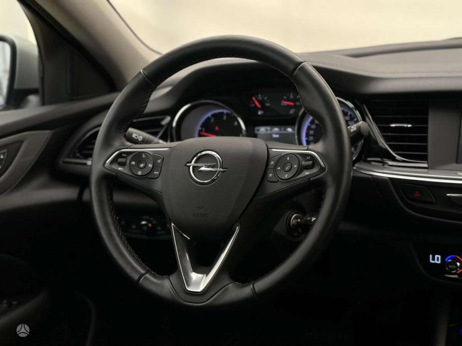 Grey Opel Insignia 2020 in Vilnius, with an engine capacity of 1.60 L and mileage of 43 thousand km for 13300 €, photo 17 on AUTOMOTO.COM.LV
