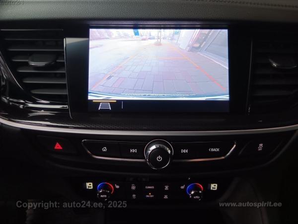 Grey Opel Insignia 2021 in Tallinn, with an engine capacity of 2.00 L and mileage of 62 thousand km for 21490 €, photo 11 on AUTOMOTO.COM.LV