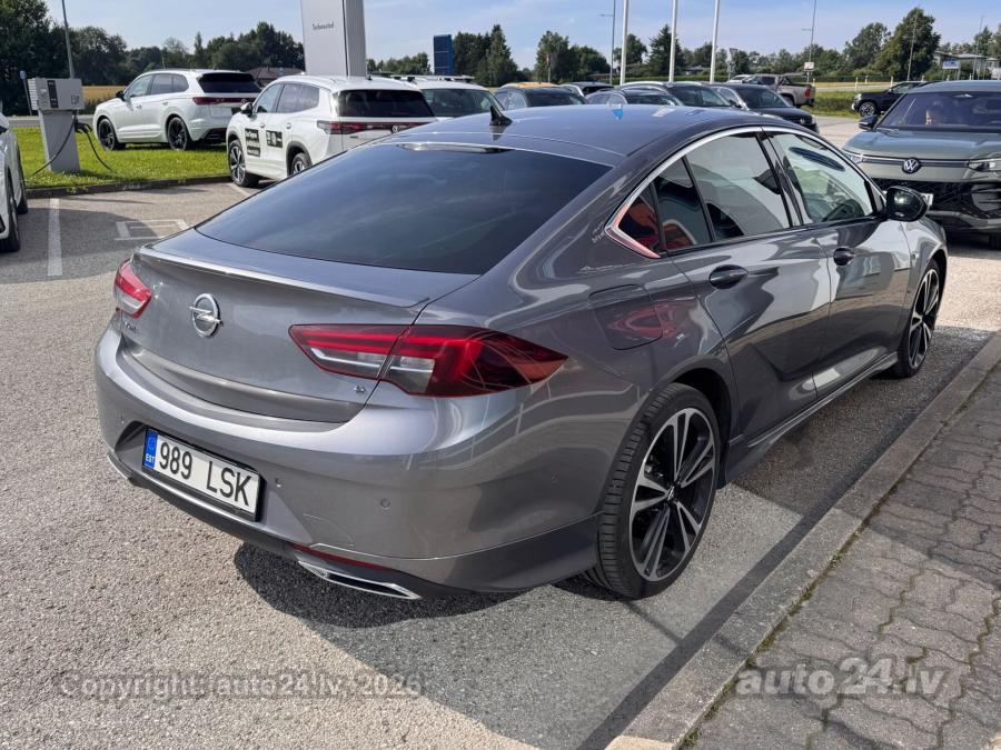 Grey Opel Insignia 2021 in Viljandi, with an engine capacity of 2.00 L and mileage of 118 thousand km for 18990 €, photo 5 on AUTOMOTO.COM.LV