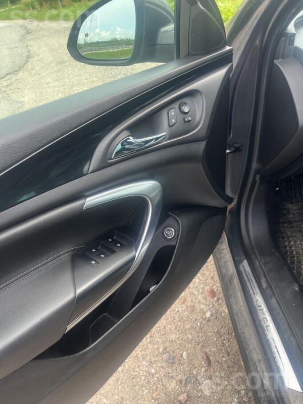Grey Opel Insignia 2014 in Liepaja, with an engine capacity of 2.00 L and mileage of 380 thousand km for 4200 €, photo 2 on AUTOMOTO.COM.LV