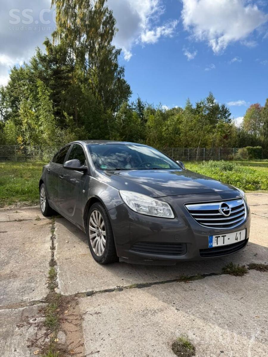 Grey Opel Insignia 2008 in Riga, with an engine capacity of 2.00 L and mileage of 295 thousand km for 1100 €, photo 1 on AUTOMOTO.COM.LV