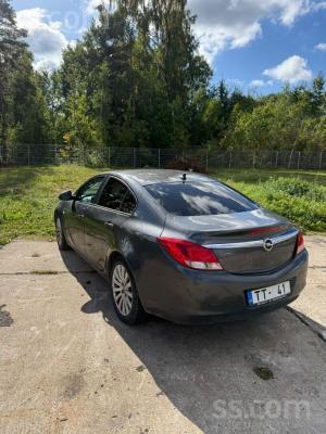 Grey Opel Insignia 2008 in Riga, with an engine capacity of 2.00 L and mileage of 295 thousand km for 1100 €, photo 4 on AUTOMOTO.COM.LV