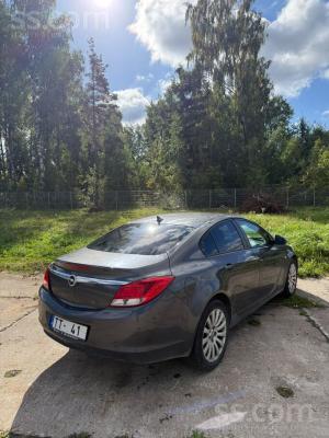 Grey Opel Insignia 2008 in Riga, with an engine capacity of 2.00 L and mileage of 295 thousand km for 1100 €, photo 5 on AUTOMOTO.COM.LV