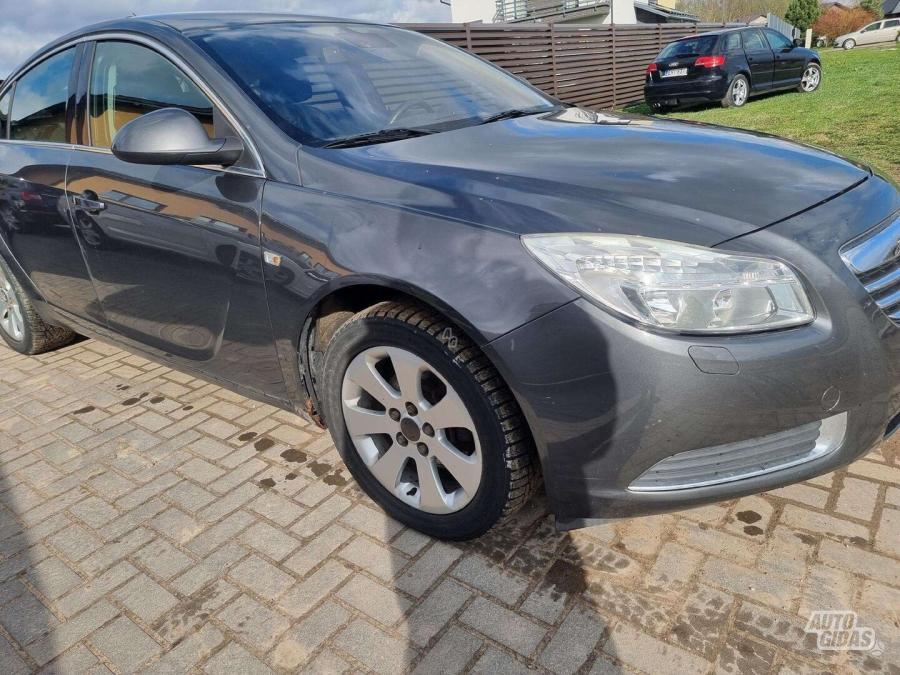 Grey Opel Insignia 2009 in Kaunas, with an engine capacity of 1.80 L and mileage of 278 thousand km for 2730 €, photo 2 on AUTOMOTO.COM.LV