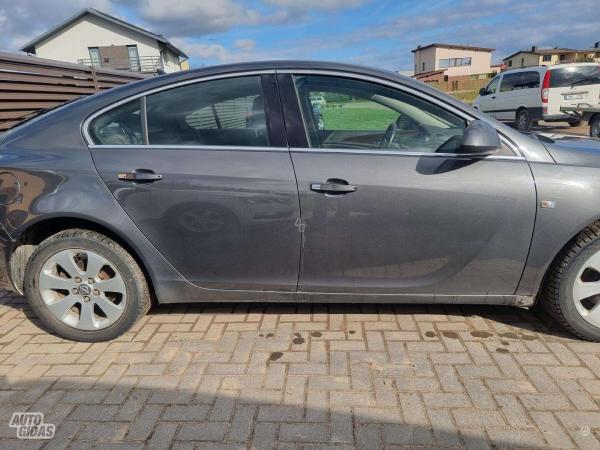 Grey Opel Insignia 2009 in Kaunas, with an engine capacity of 1.80 L and mileage of 278 thousand km for 2730 €, photo 4 on AUTOMOTO.COM.LV
