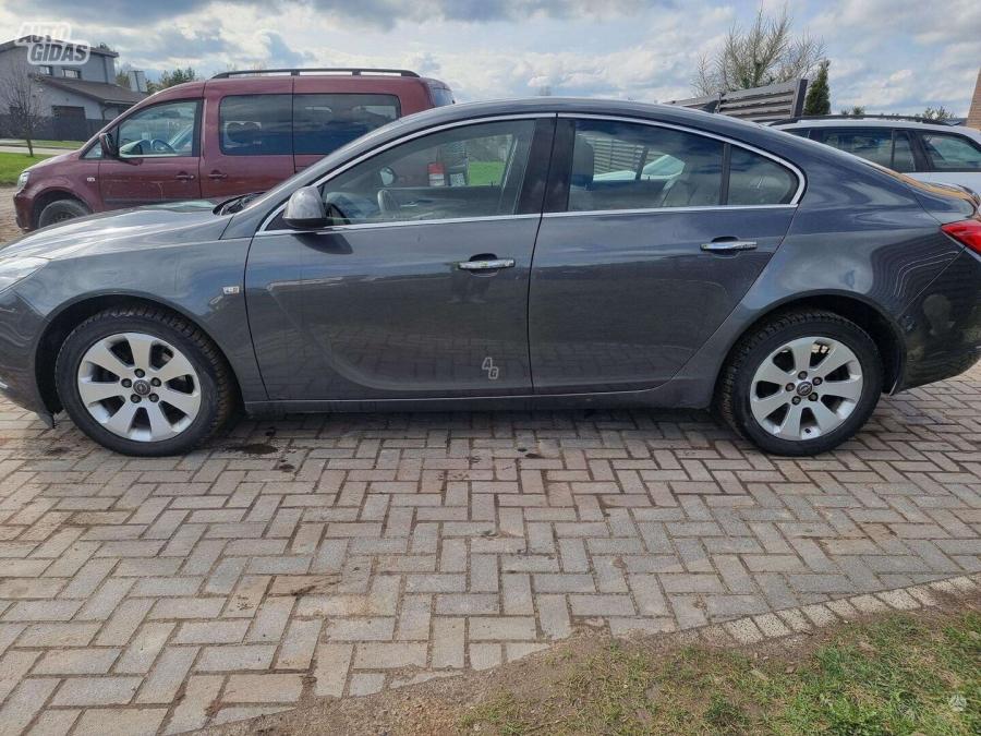 Grey Opel Insignia 2009 in Kaunas, with an engine capacity of 1.80 L and mileage of 278 thousand km for 2730 €, photo 8 on AUTOMOTO.COM.LV