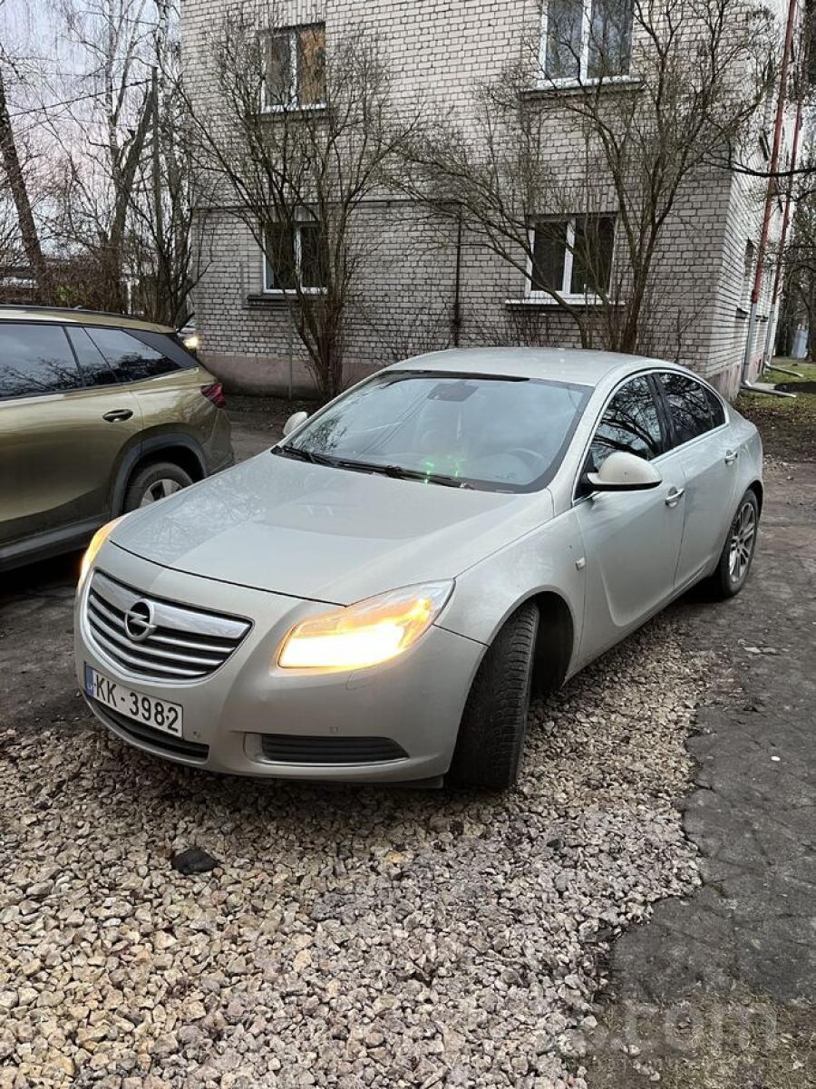 Grey Opel Insignia 2009 in Riga, with an engine capacity of 2.00 L and mileage of 298 thousand km for 2700 €, photo 2 on AUTOMOTO.COM.LV