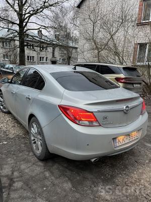 Grey Opel Insignia 2009 in Riga, with an engine capacity of 2.00 L and mileage of 298 thousand km for 2700 €, photo 4 on AUTOMOTO.COM.LV
