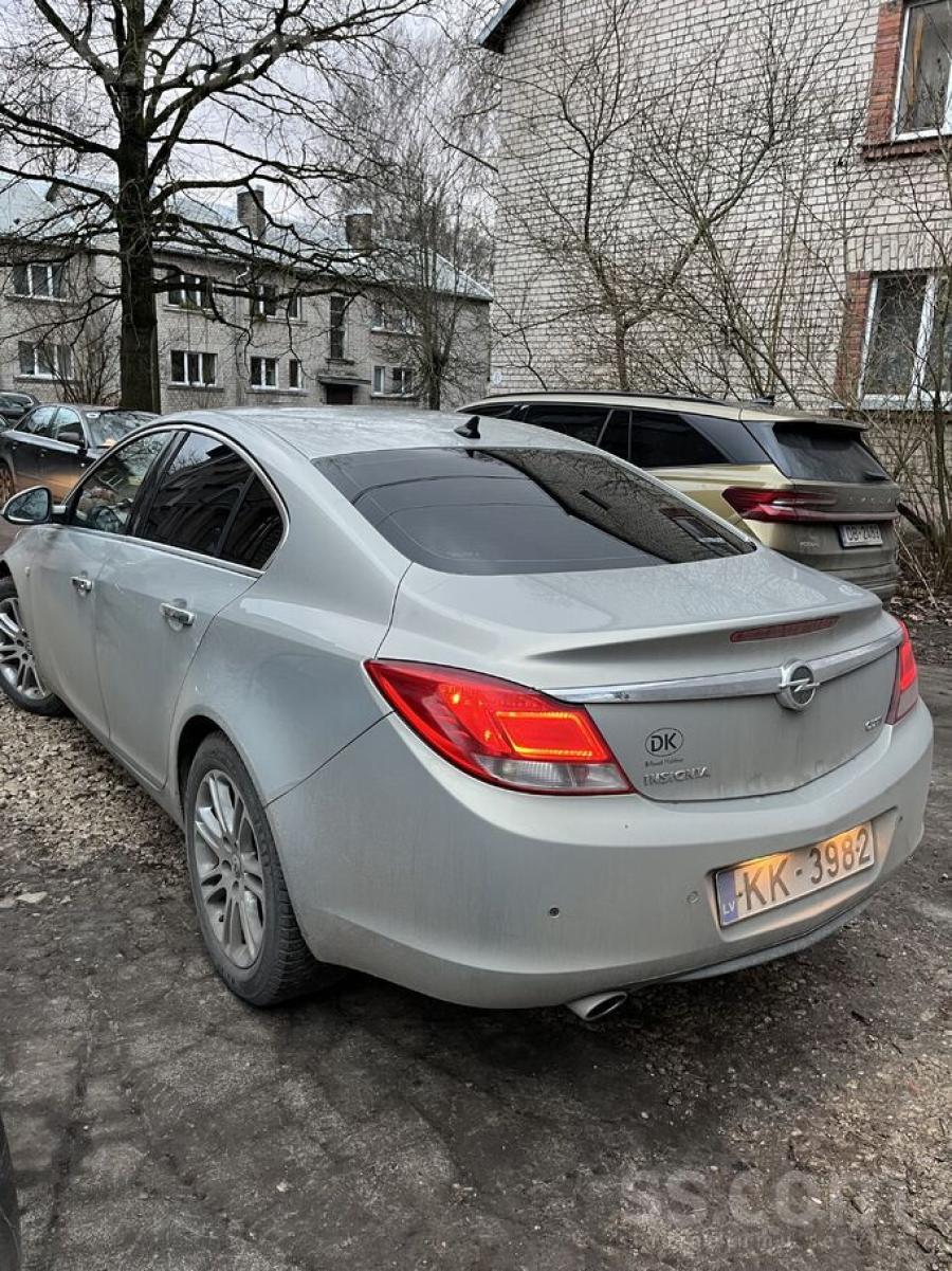 Grey Opel Insignia 2009 in Riga, with an engine capacity of 2.00 L and mileage of 298 thousand km for 2700 €, photo 4 on AUTOMOTO.COM.LV