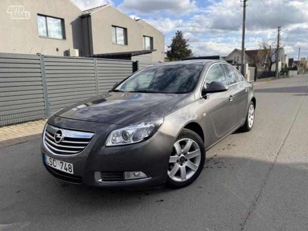 Grey Opel Insignia 2009 in Kaunas, with an engine capacity of 1.80 L and mileage of 306 thousand km for 2500 €, photo 1 on AUTOMOTO.COM.LV