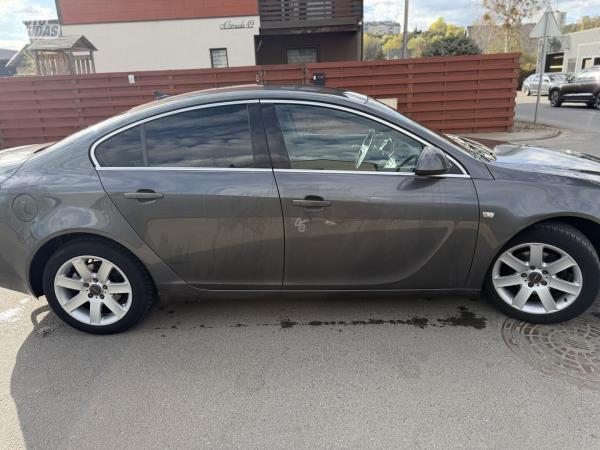 Grey Opel Insignia 2009 in Kaunas, with an engine capacity of 1.80 L and mileage of 306 thousand km for 2500 €, photo 4 on AUTOMOTO.COM.LV