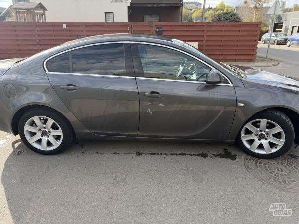 Grey Opel Insignia 2009 in Kaunas, with an engine capacity of 1.80 L and mileage of 306 thousand km for 2500 €, photo 5 on AUTOMOTO.COM.LV