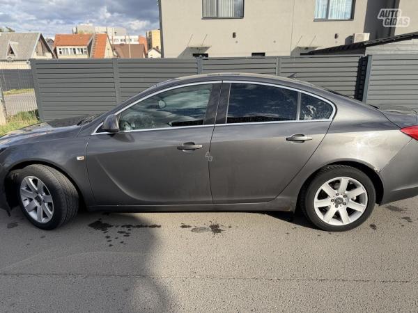 Grey Opel Insignia 2009 in Kaunas, with an engine capacity of 1.80 L and mileage of 306 thousand km for 2500 €, photo 9 on AUTOMOTO.COM.LV